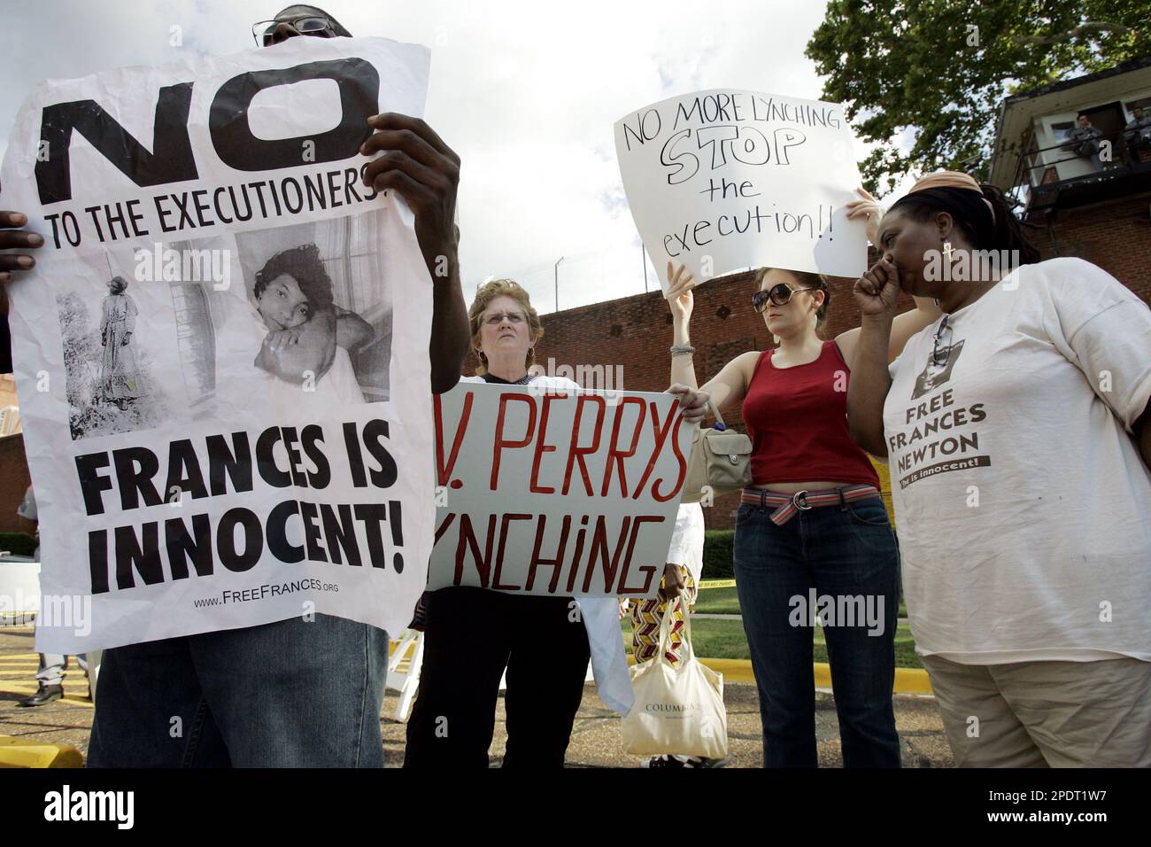 Death penalty opponents, from left to right, Andre Singleton, Denise ...