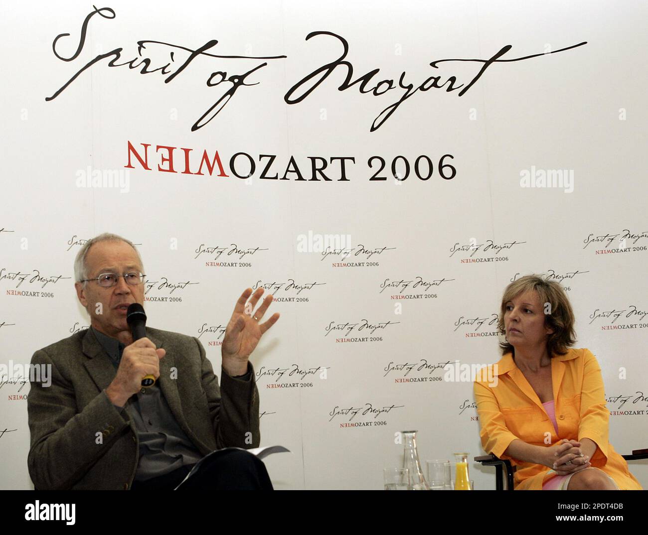 Der Intendant des Mozartjahres 2006 Peter Marboe und Christine ...