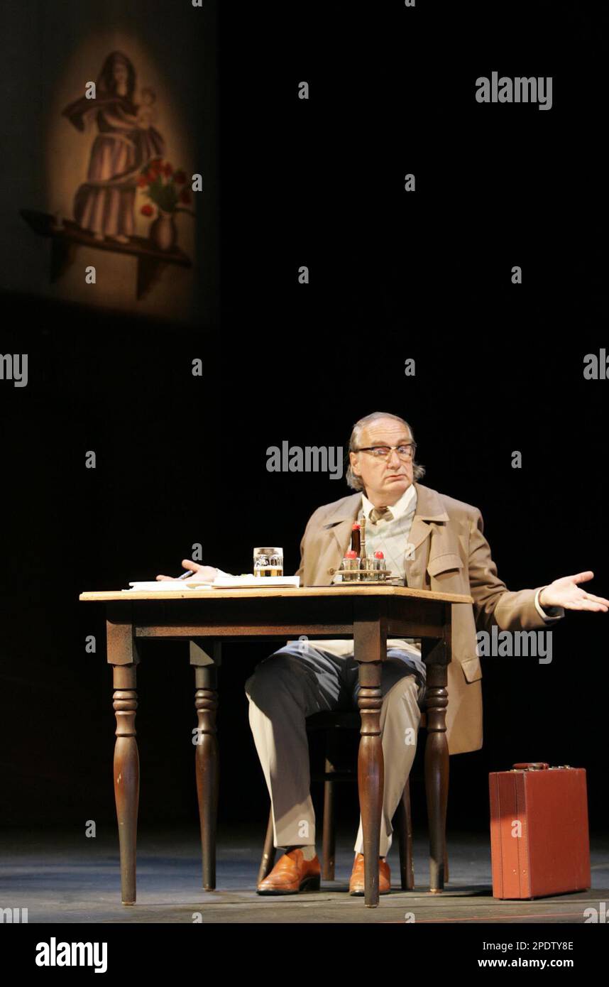 Michael Schottenberg in der Rolle des Kurt Fellner probt am Dienstag, 6 ...