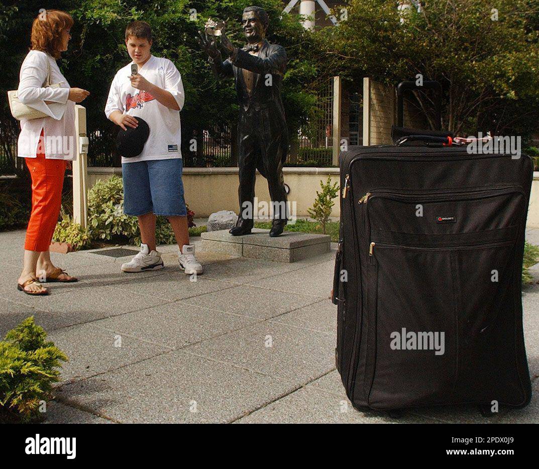 Mary Ann O'Neill and her son, Christian O'Neill from Congers, N.Y ...