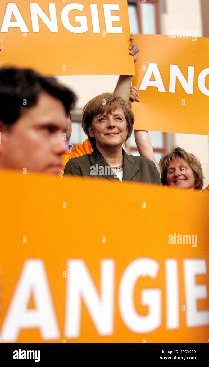 Die Vorsitzende der CDU/ CSU und Kanzlerkandidatin Angel Merkel ist vor ...