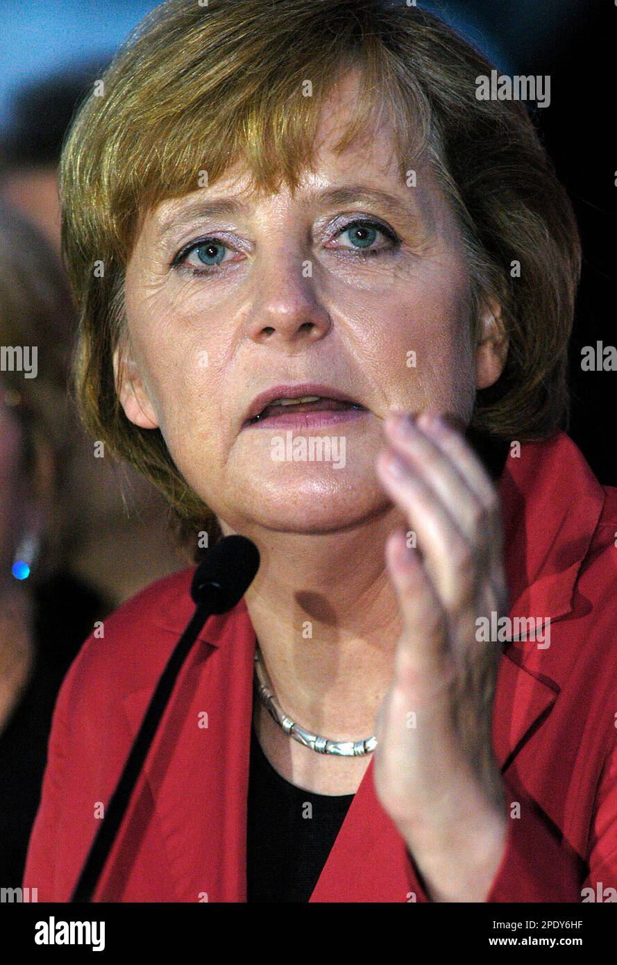 Angela Merkel, Kanzlerkandidatin der CDU, spricht am Freitag, 12 ...