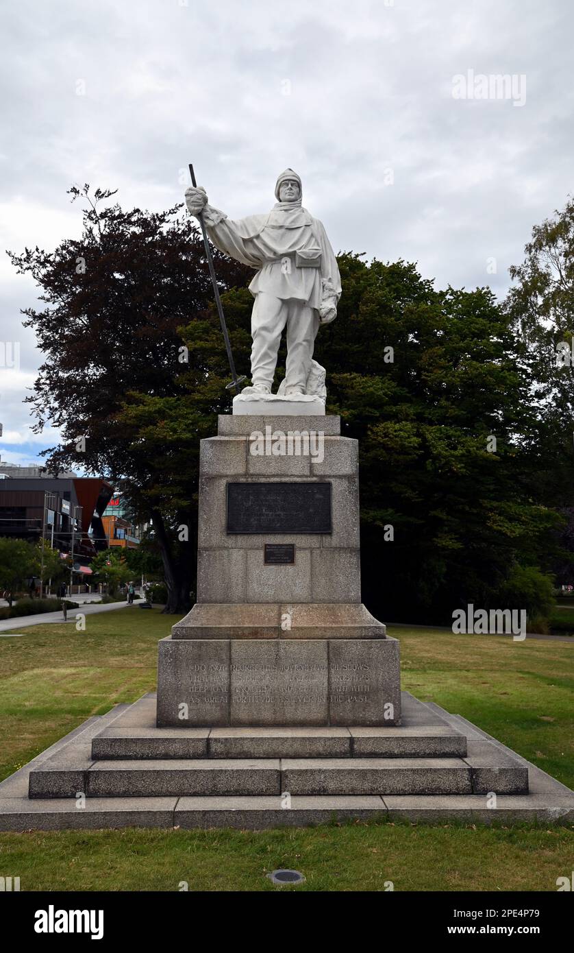 Statue von Robert Falcon Scott, Entdecker der Antarktis, im Zentrum von ...