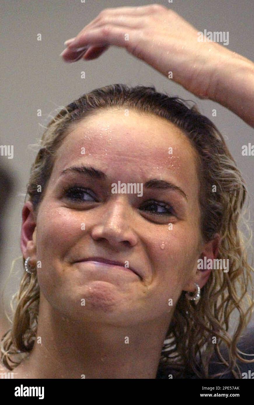 Janine Pietsch vom SC Delphin Ingolstadt laechelt nach ihrem Sieg beim ...