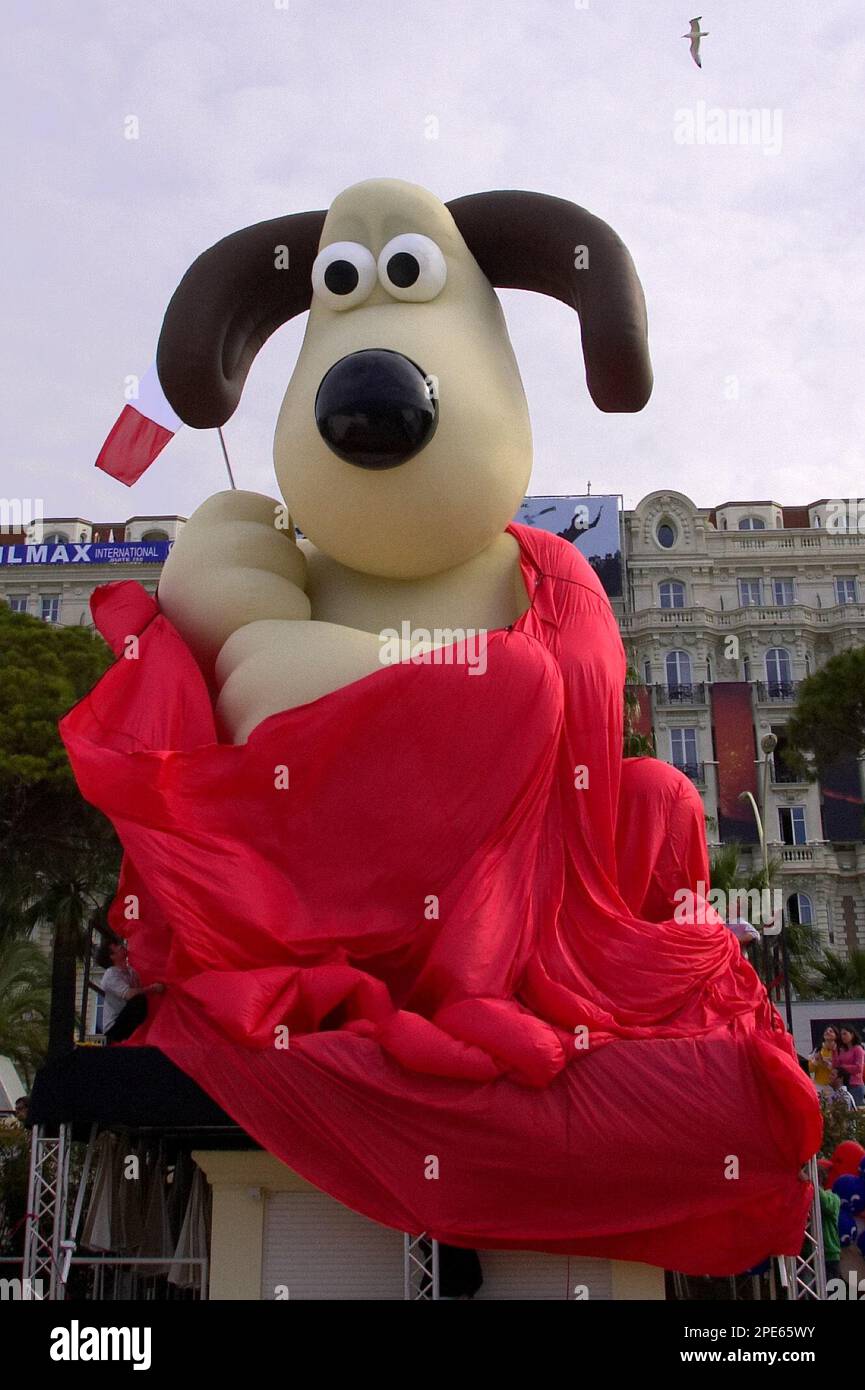A giant version of Nick Park's clay-animated movie character "Gromit ...