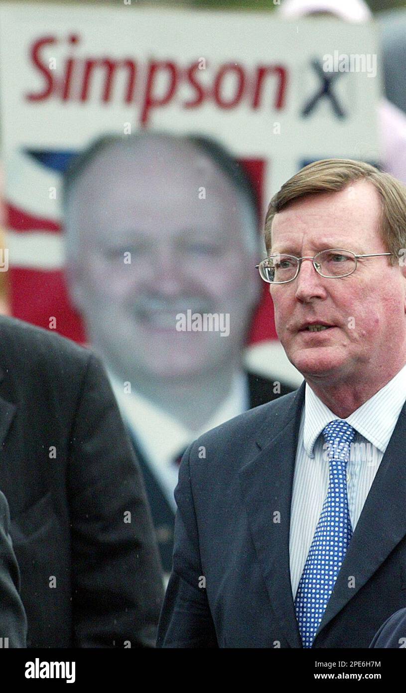 Ulster Unionist Party leader David Trimble arrives at Banbridge ...
