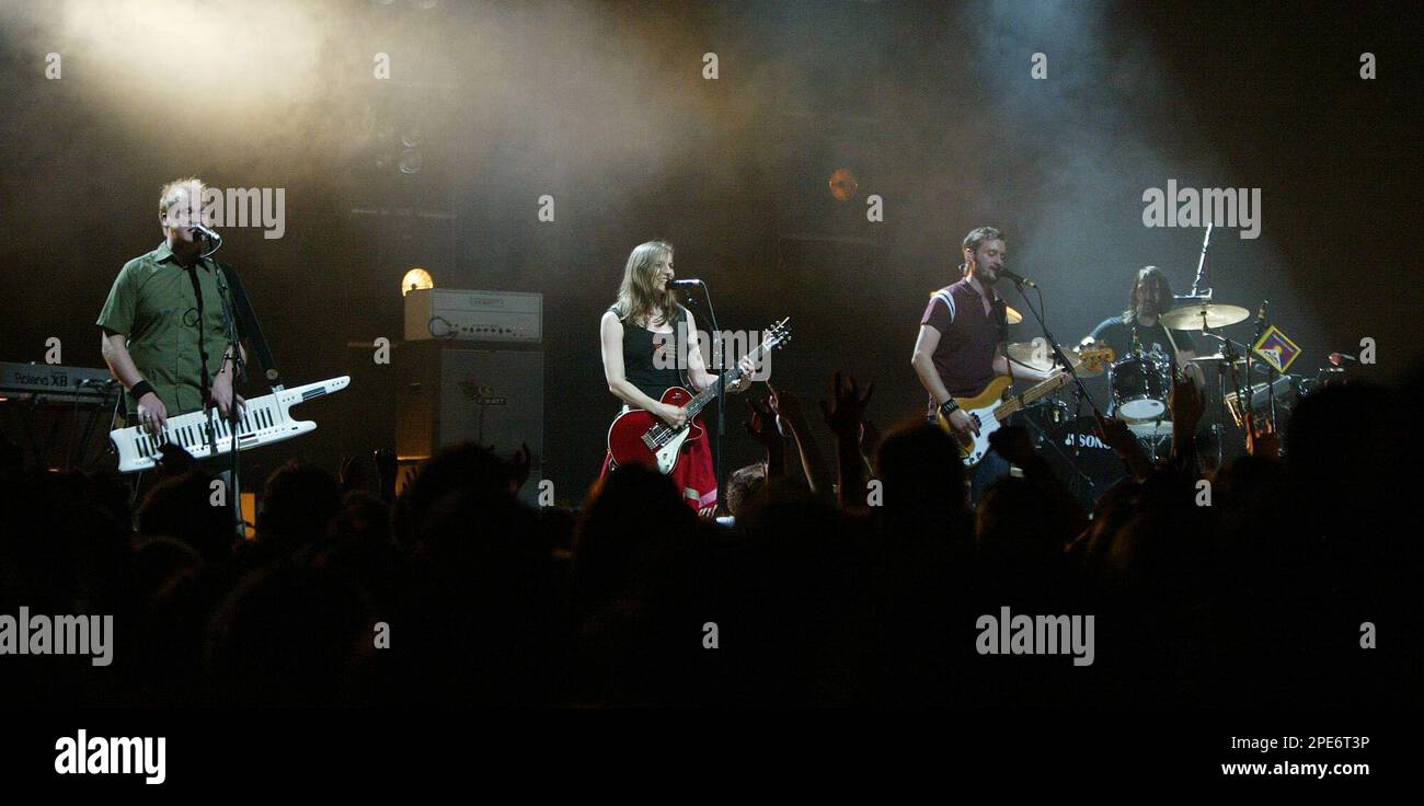 Die deutsche Pop Band "Wir sind Helden" um Leadsaengerin Judith ...