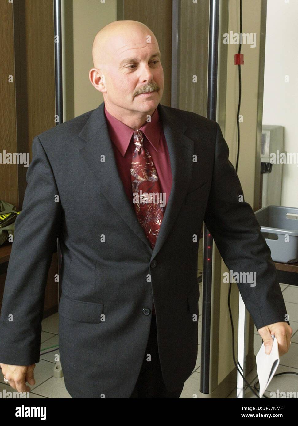 Detective Steve Moeller of the Santa Barbara County Sheriffs Department ...