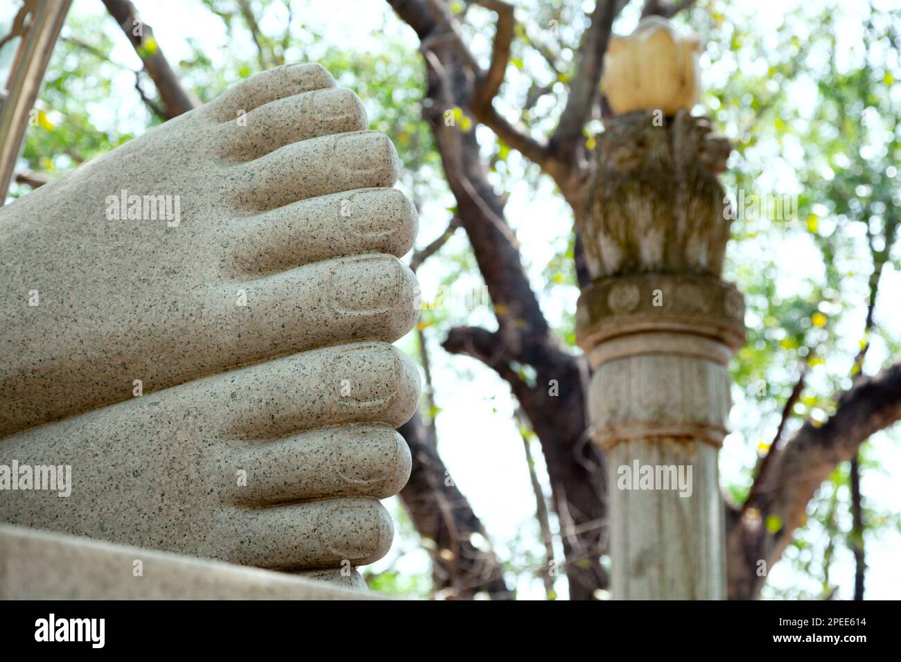Figur eines liegenden buddhas -Fotos und -Bildmaterial in hoher ...