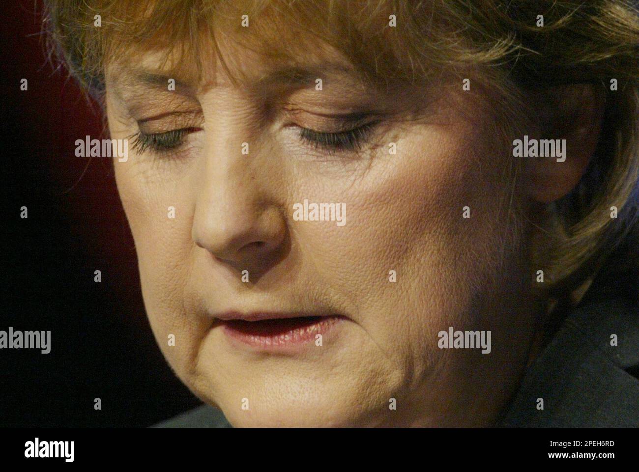 Die CDU-Vorsitzende Angela Merkel schaut auf dem Parteitag der ...