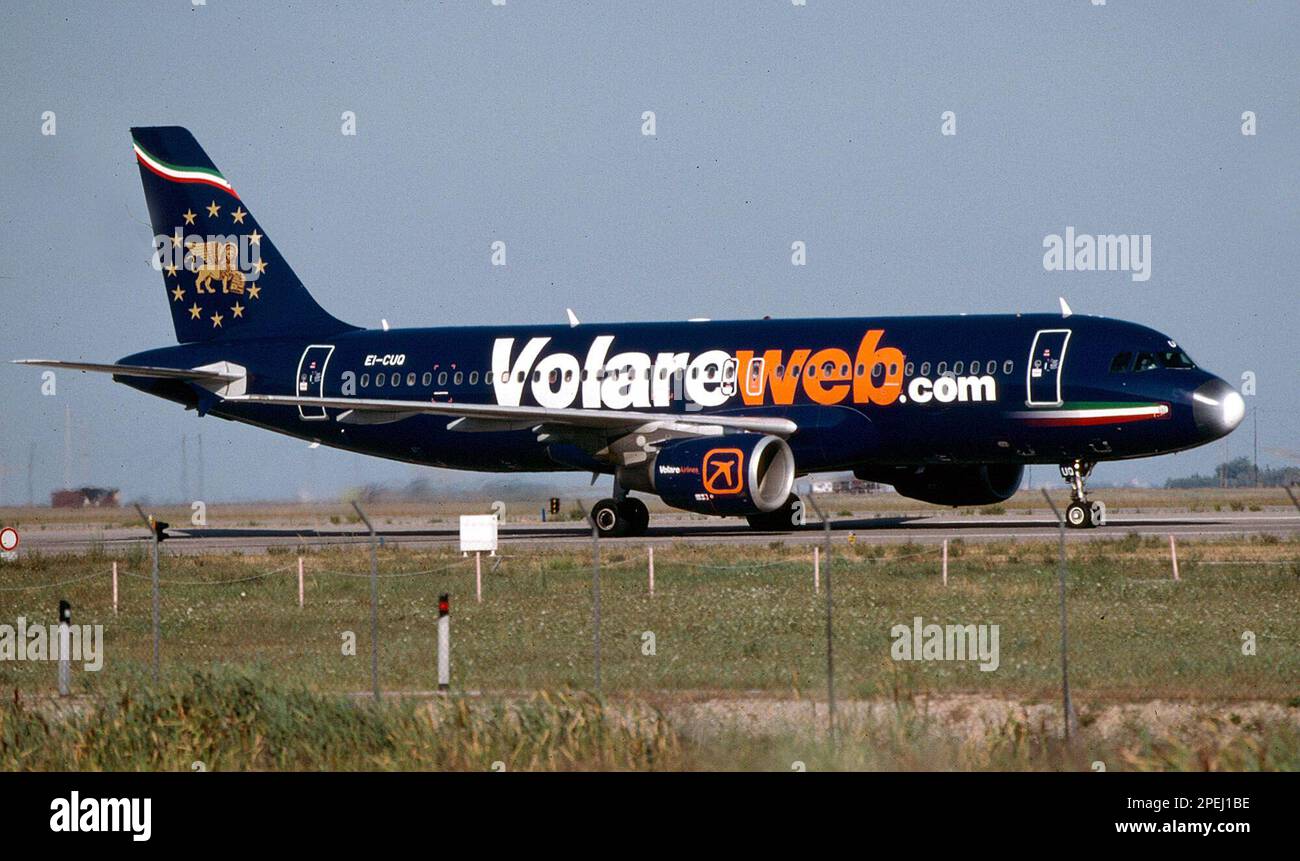 A Volareweb.com Airbus A-320 during takeoff at Venice Tessera airport ...