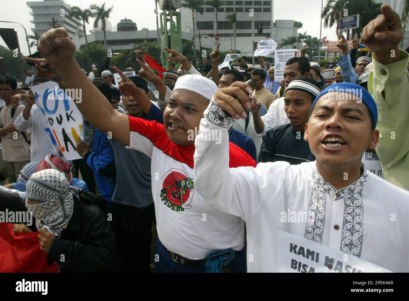 Muslim protesters express their anger during a demonstration outside ...