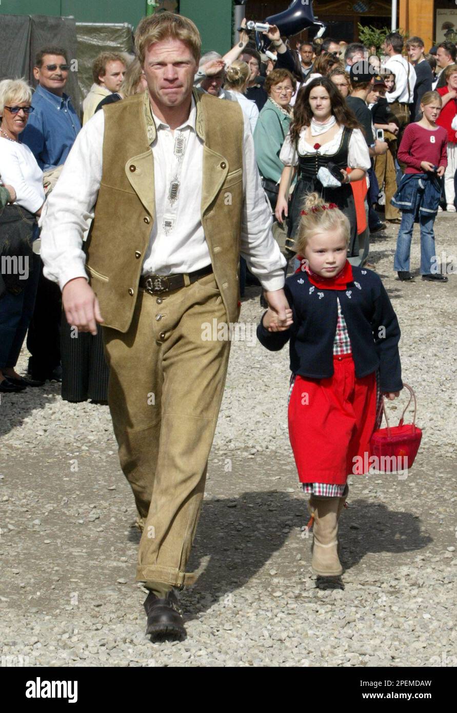 Goalkeeper Oliver Kahn of FC Bayern Munich and his daughter Katharina ...