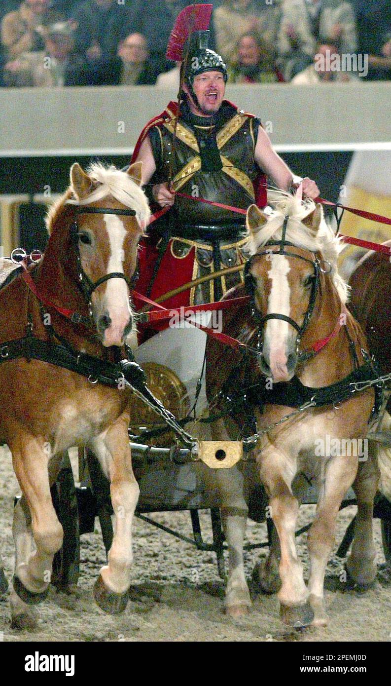 Der TV-Moderator Stefan Raab faehrt am Donnerstag, 30. Sept. 2004 im ...