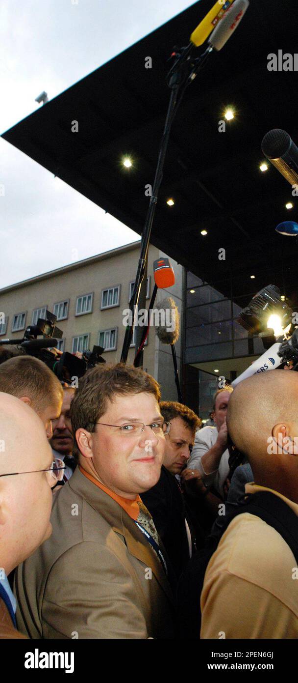 Holger Apfel, Spitzenkandidat der NPD geht in den Landtag nach der ...