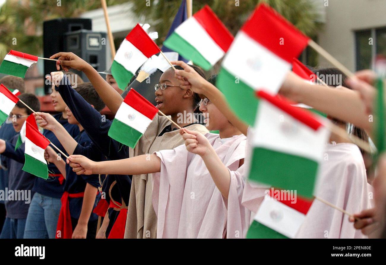 Students from Freeport Intermediate School wave Mexican flags after ...