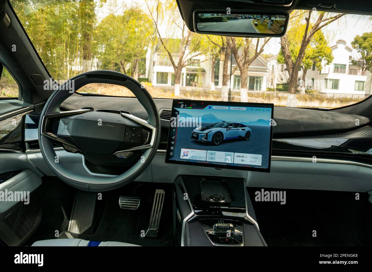 Das vordere Interieur des HiPhi Z, eines elektrischen GT-Autos vom ...