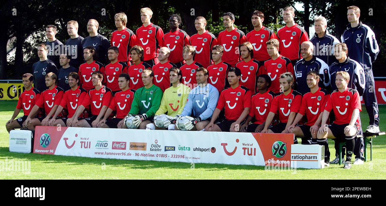 Foto vom Dienstag, 6.Juli 2004 zeigt das Team des ...