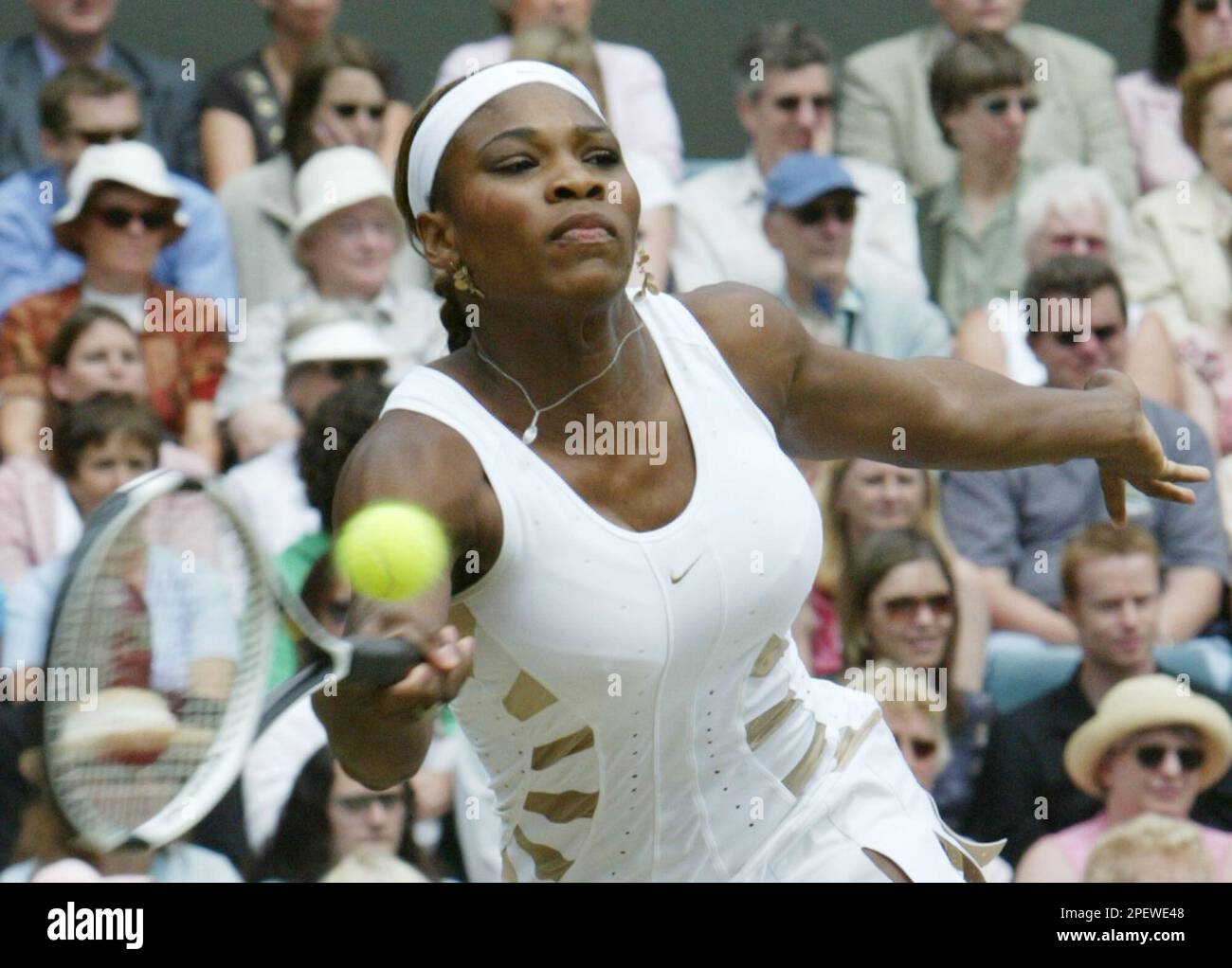 Defending champion Serena Williams returns to Russia's Maria Sharapova ...