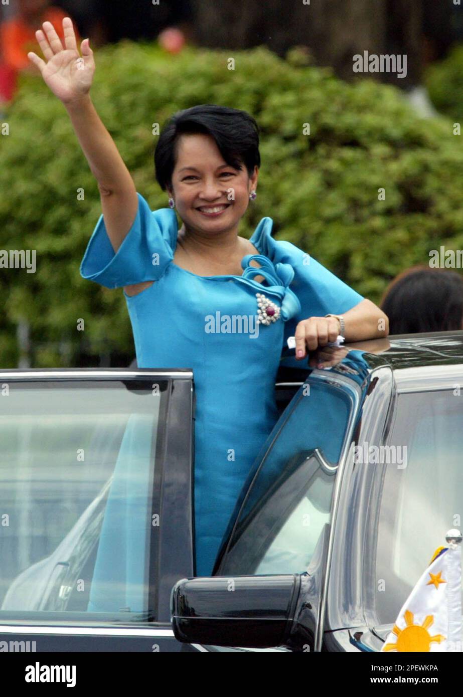 Philippine President Gloria Macapagal Arroyo waves to the crowd before ...