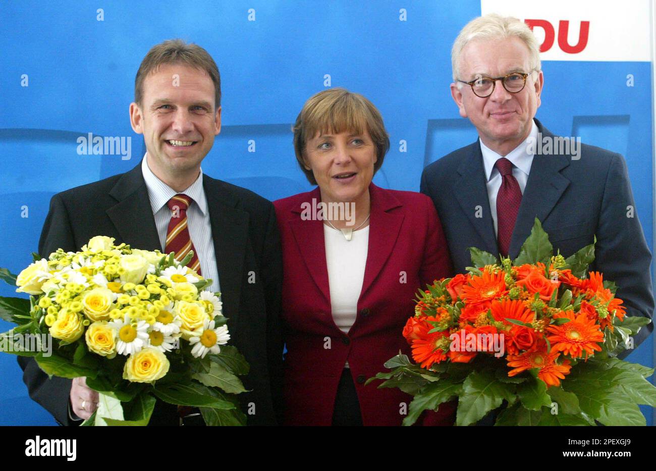 CDU-Vorsitzende Angela Merkel, Mitte, der Ministerpraesident von ...
