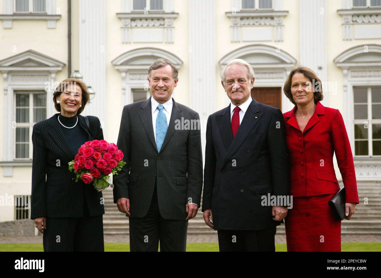 Das neue Praesidentenpaar Horst Koehler und seine Ehefrau Eva, links ...
