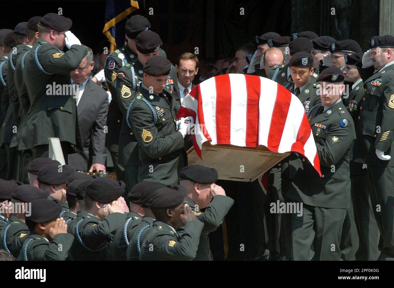 Connecticut Army National guardsmen carry the casket of fellow soldier ...