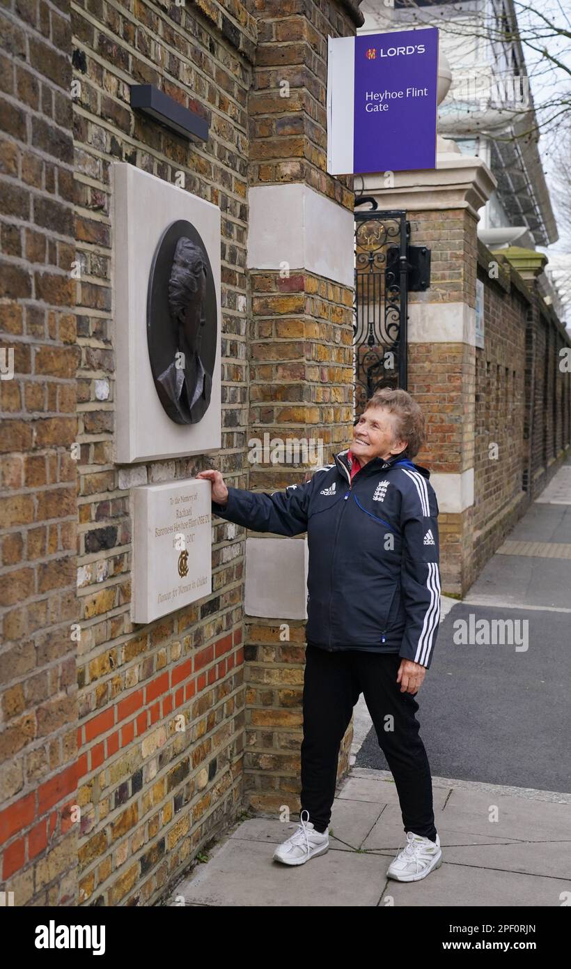 Ehemaliger england cricketer enid bakewell -Fotos und -Bildmaterial in ...
