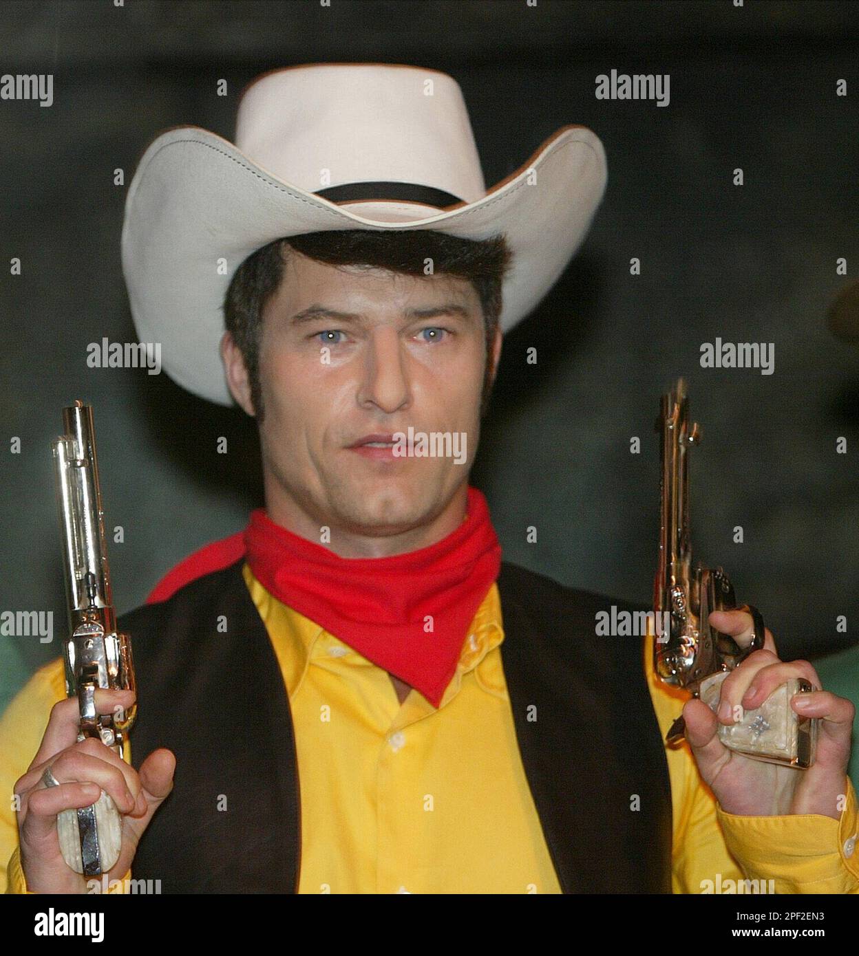 Der Schauspieler Til Schweiger posiert fuer die Fotografen am Dienstag ...