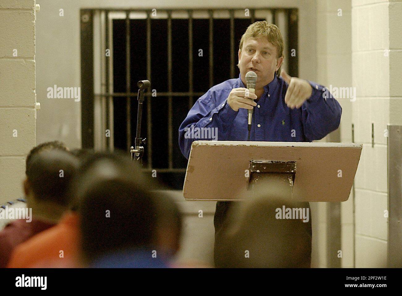 Former Ku Klux Klan leader Johnny Lee Clary speaks to inmates at Deep ...