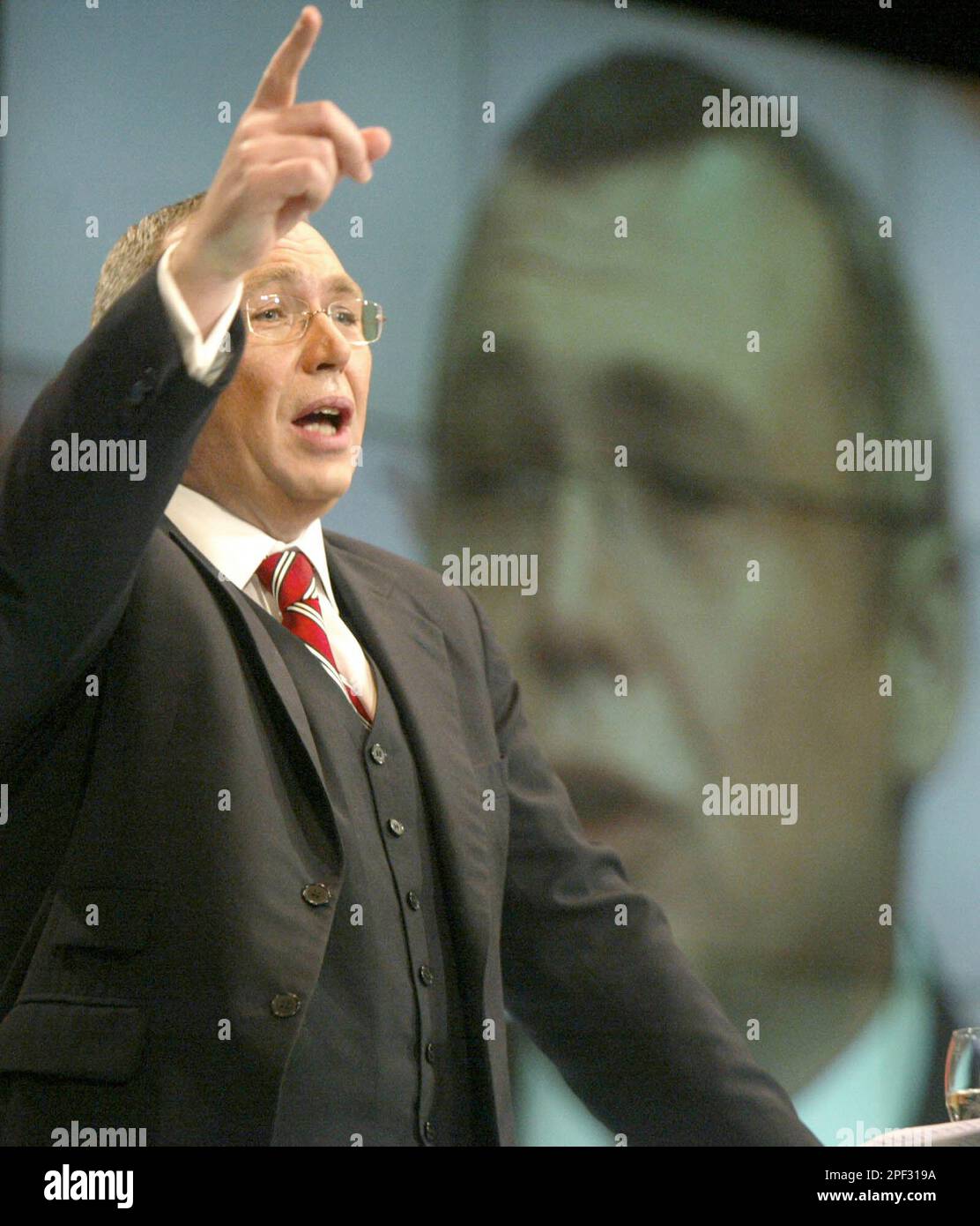 SPOE-Vorsitzender Alfred Gusenbauer haelt am Donnerstag, 8. Jaen. 2004 ...
