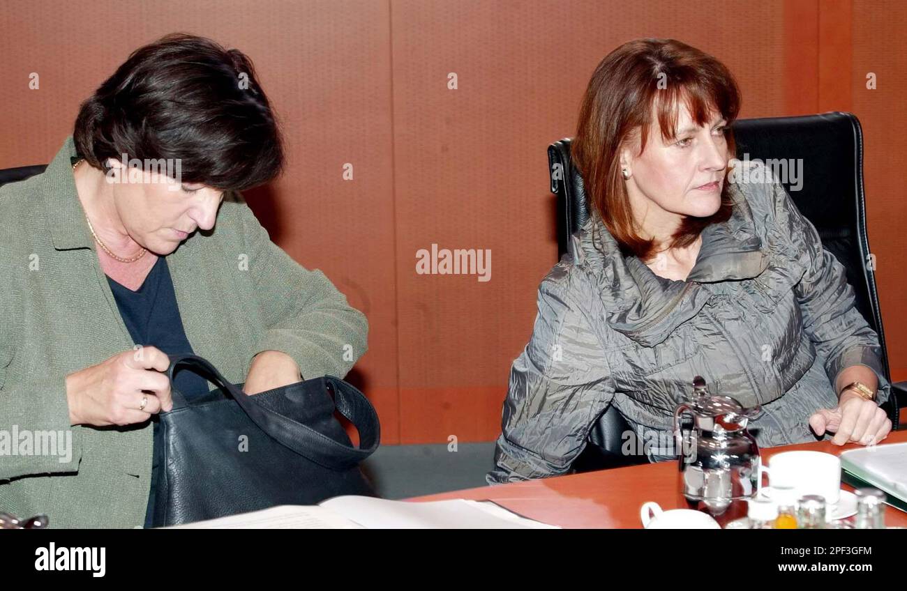 Bundesgesundheitsministerin Ulla Schmidt, links, und Bildungsministerin ...