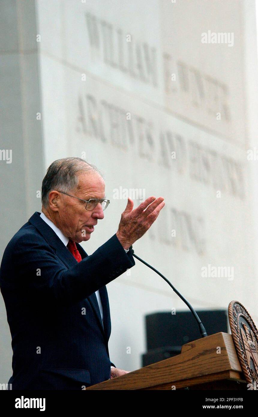Former Gov. William Winter addresses a crowd during the dedication of ...