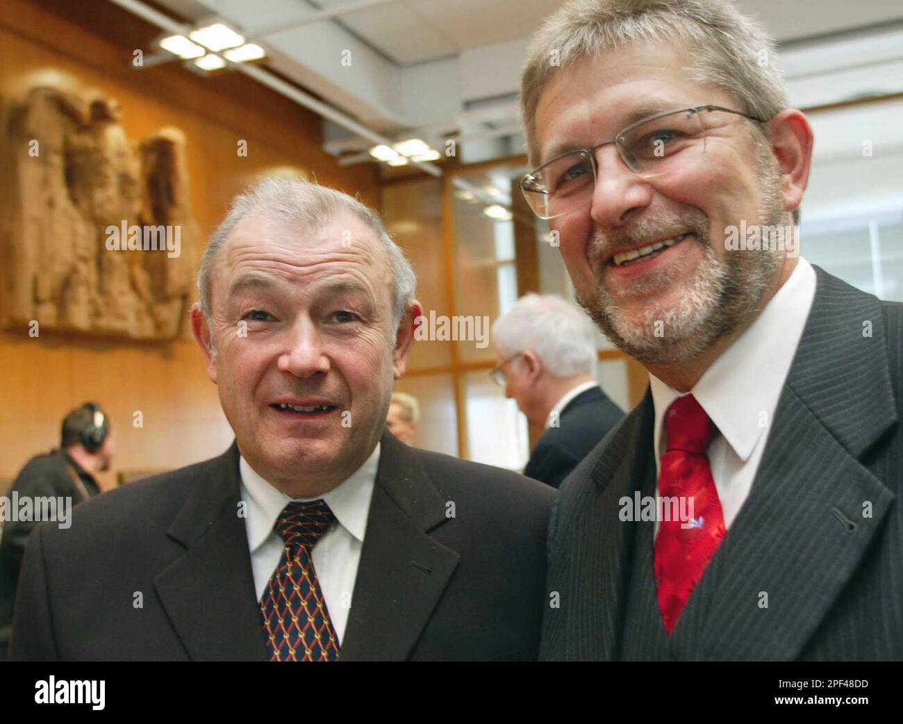 Guenther Beckstein, bayerischer Innenminister, links, und Klaus ...
