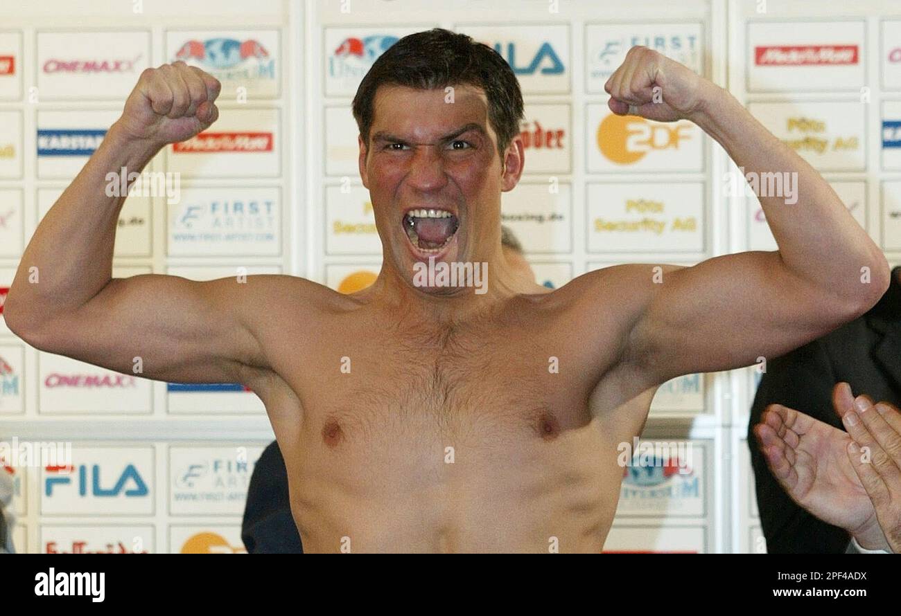 Der Halbschwergewichtsboxer Dariusz Michalczewski posiert am Freitag ...