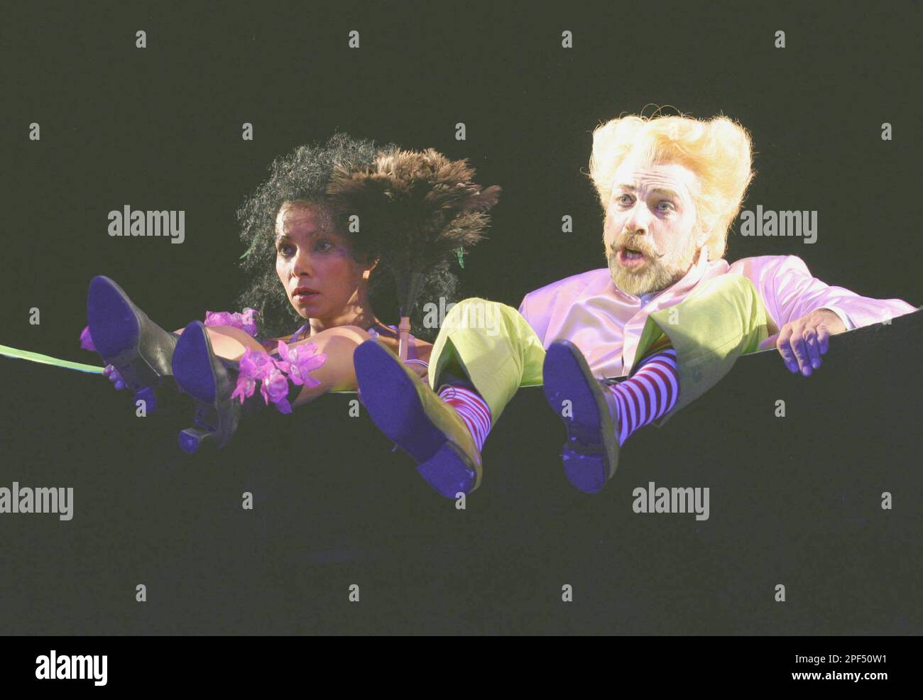 Sandra Cervik in der Rolle der Zilli und Adi Hirschal als Bims, von ...