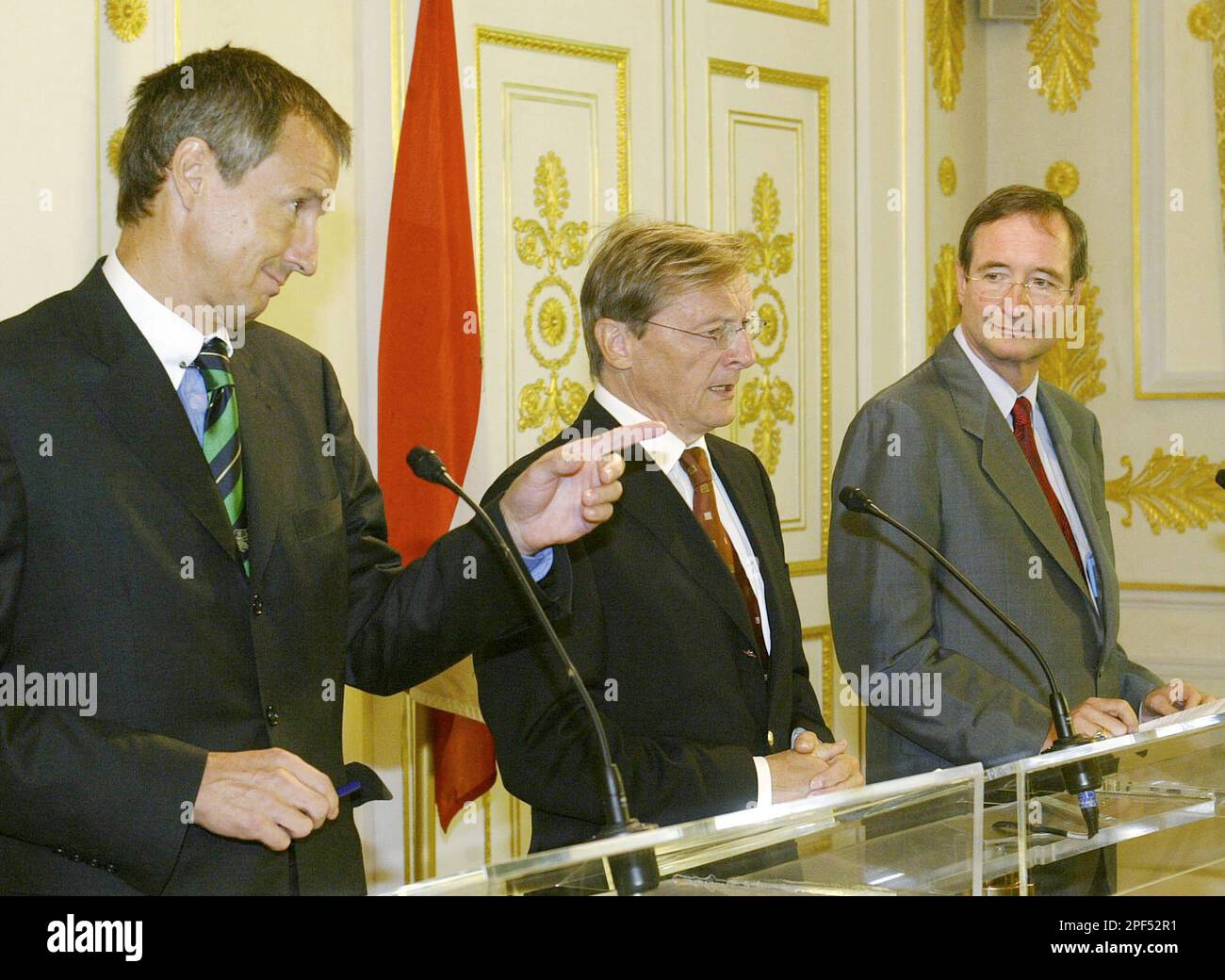 Wirtschaftsminister Martin Bartenstein, Bundeskanzler Wolfgang ...