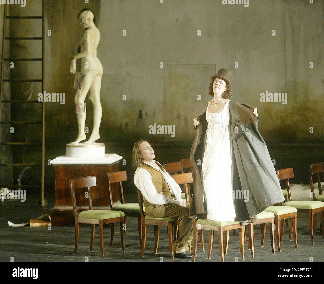 Neil Shicoff als Hoffmann und Angelika Kirchschlager als Nicklausse, in ...