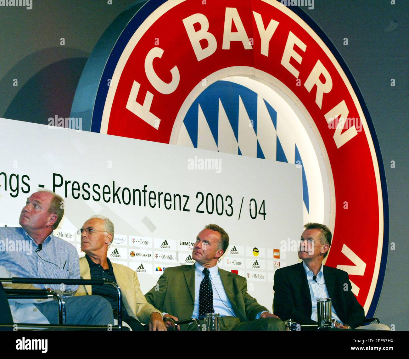 Uli Hoeness, Franz Beckenbauer, Karl-Heinz Rummenigge und Trainer Ottmar Hitzfeld, von links ...