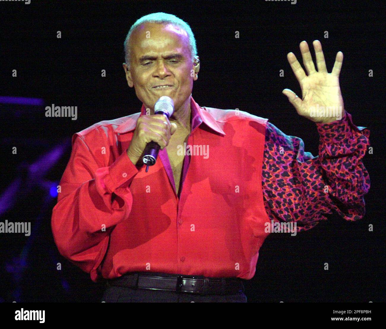 Der amerikanische Saenger Harry Belafonte startet am Samstagabend, 1. Maerz 2003, an seinem 76 ...