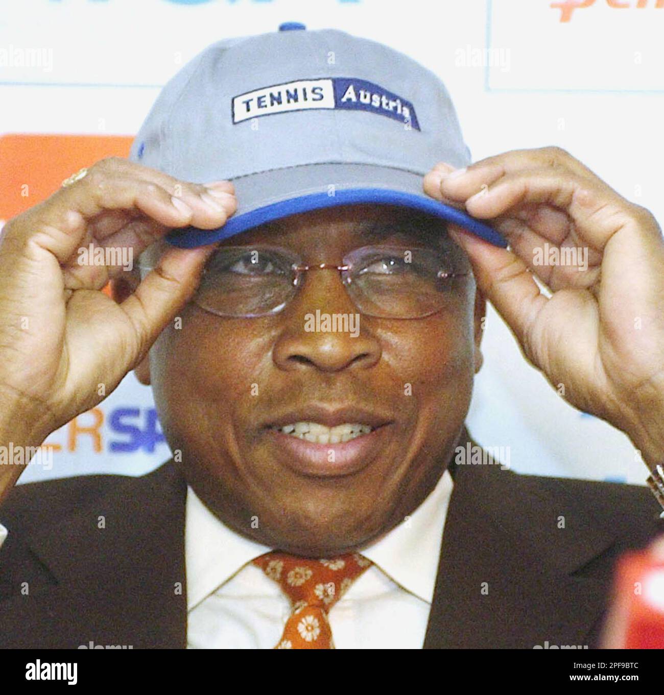 Stan Franker, der am Montag, 20. Jaen. 2003 bei einer Pressekonferenz ...