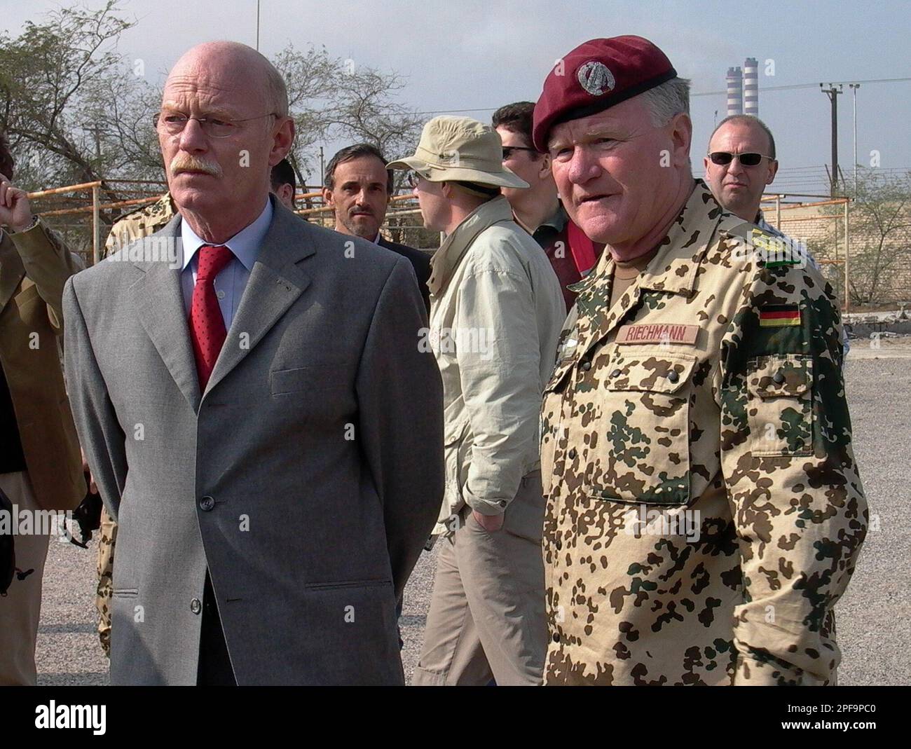 German Defense Minister Peter Struck, left, meets German general ...