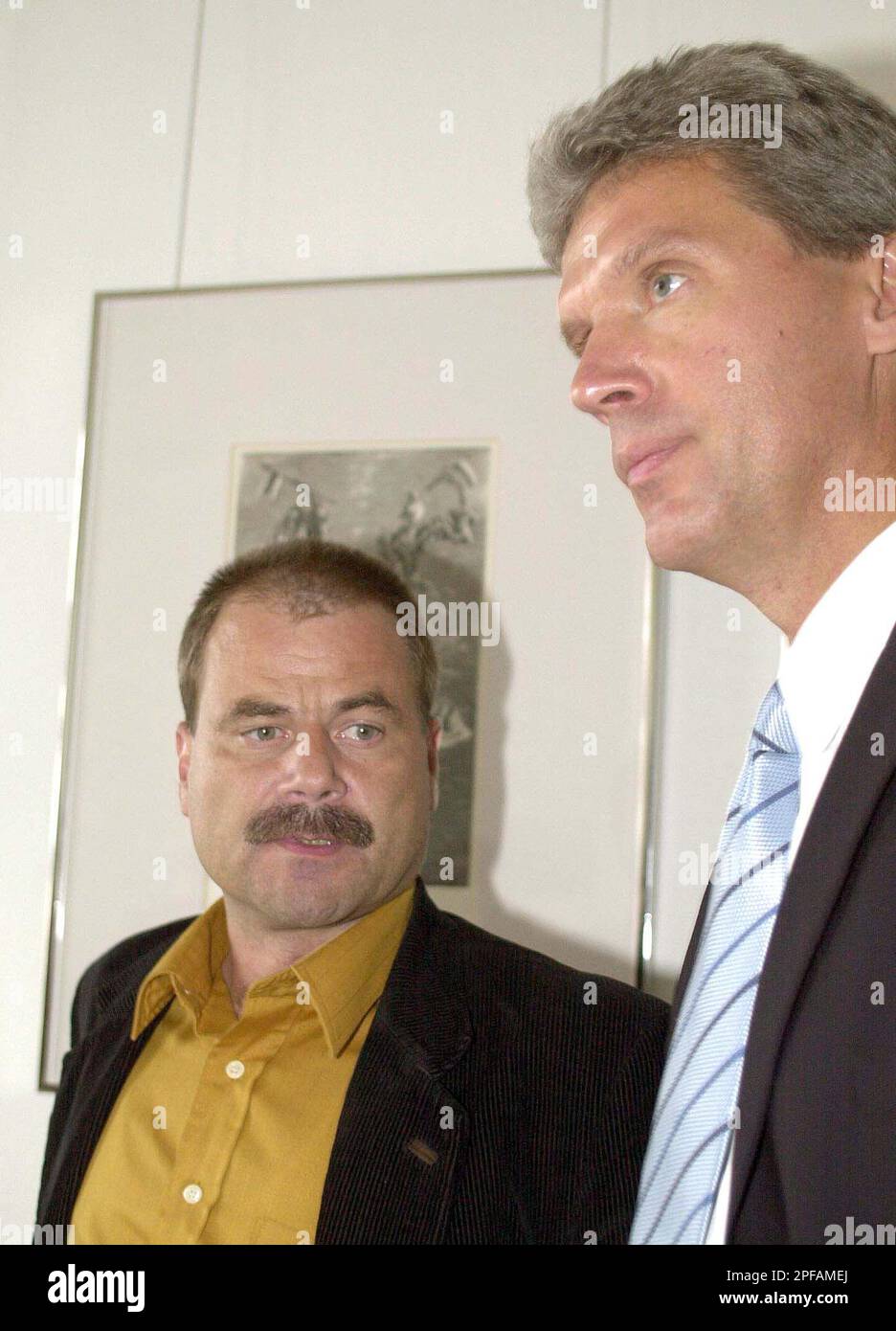 Mecklenburg-Vorpommerns PDS-Landesvorsitzender Peter Ritter, links, und ...