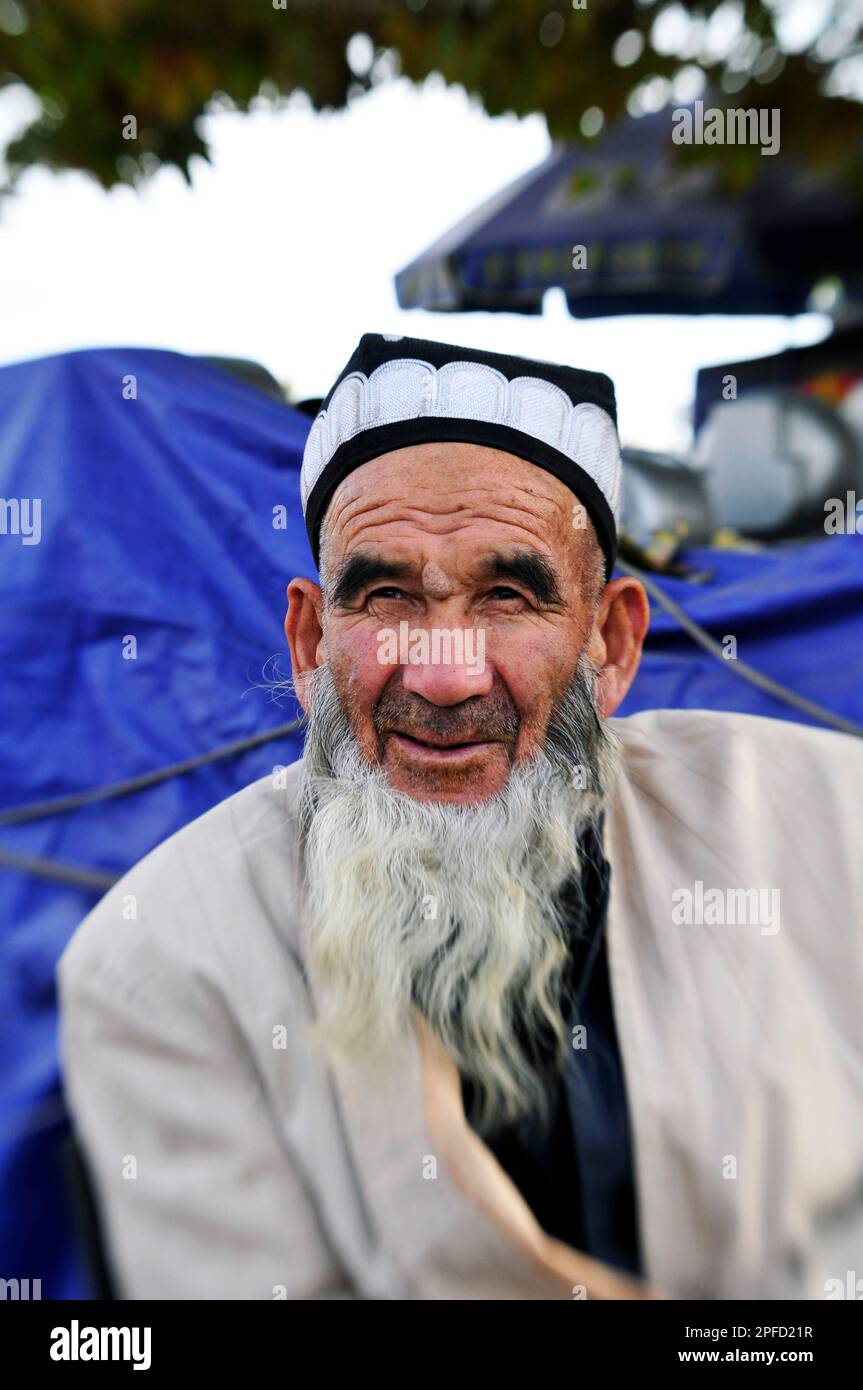 Portrait old uyghur man kashgar -Fotos und -Bildmaterial in hoher ...
