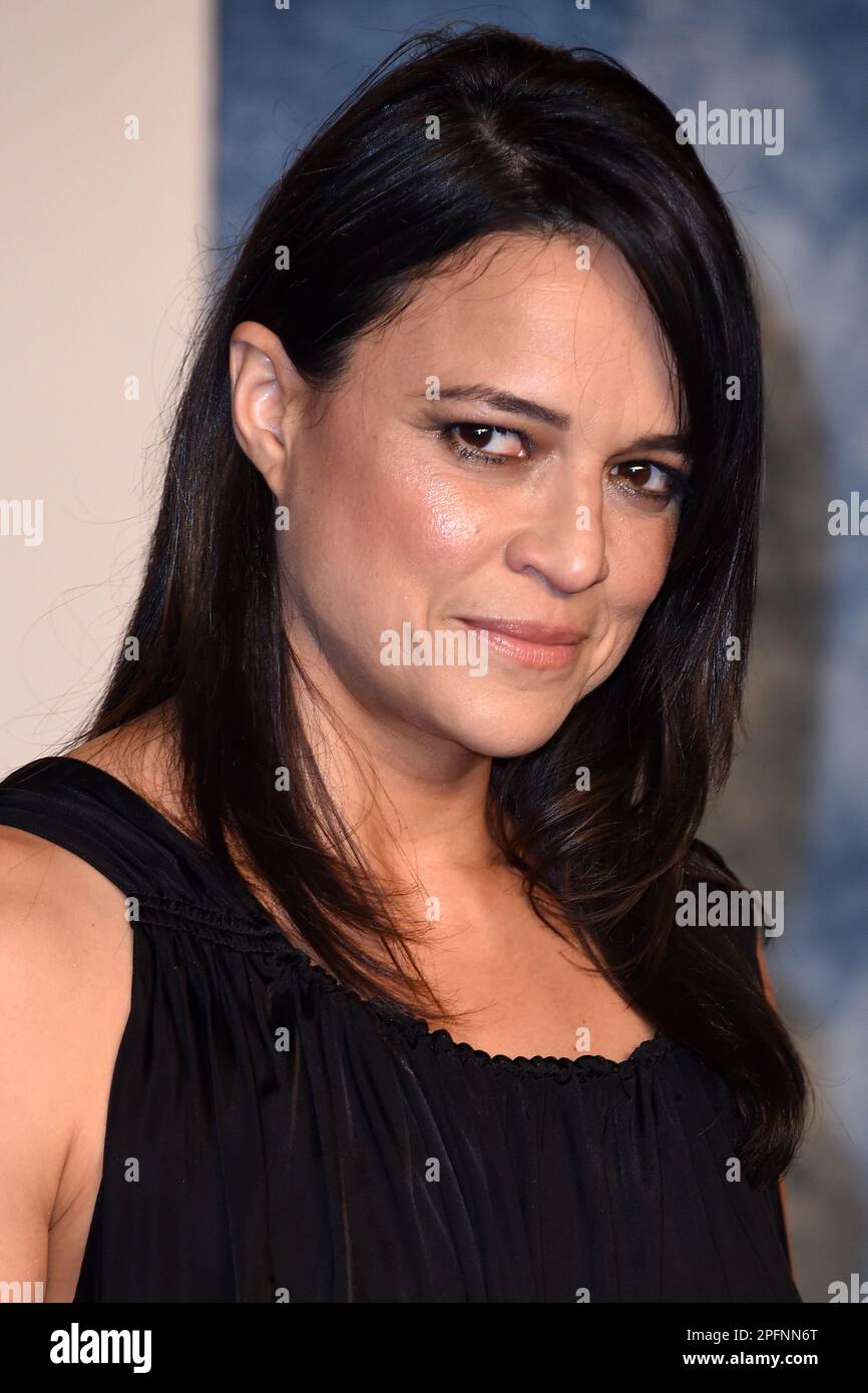 LOS ANGELES - 12. MÄRZ: Michelle Rodriguez auf der 2023 Vanity Fair ...