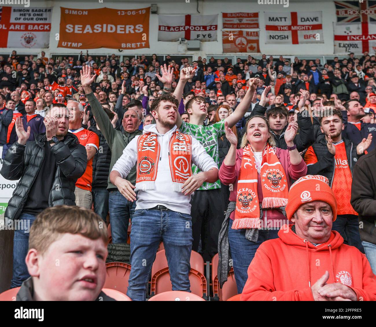 Blackpool-Fans singen beim Sky Bet Championship-Spiel Blackpool vs ...