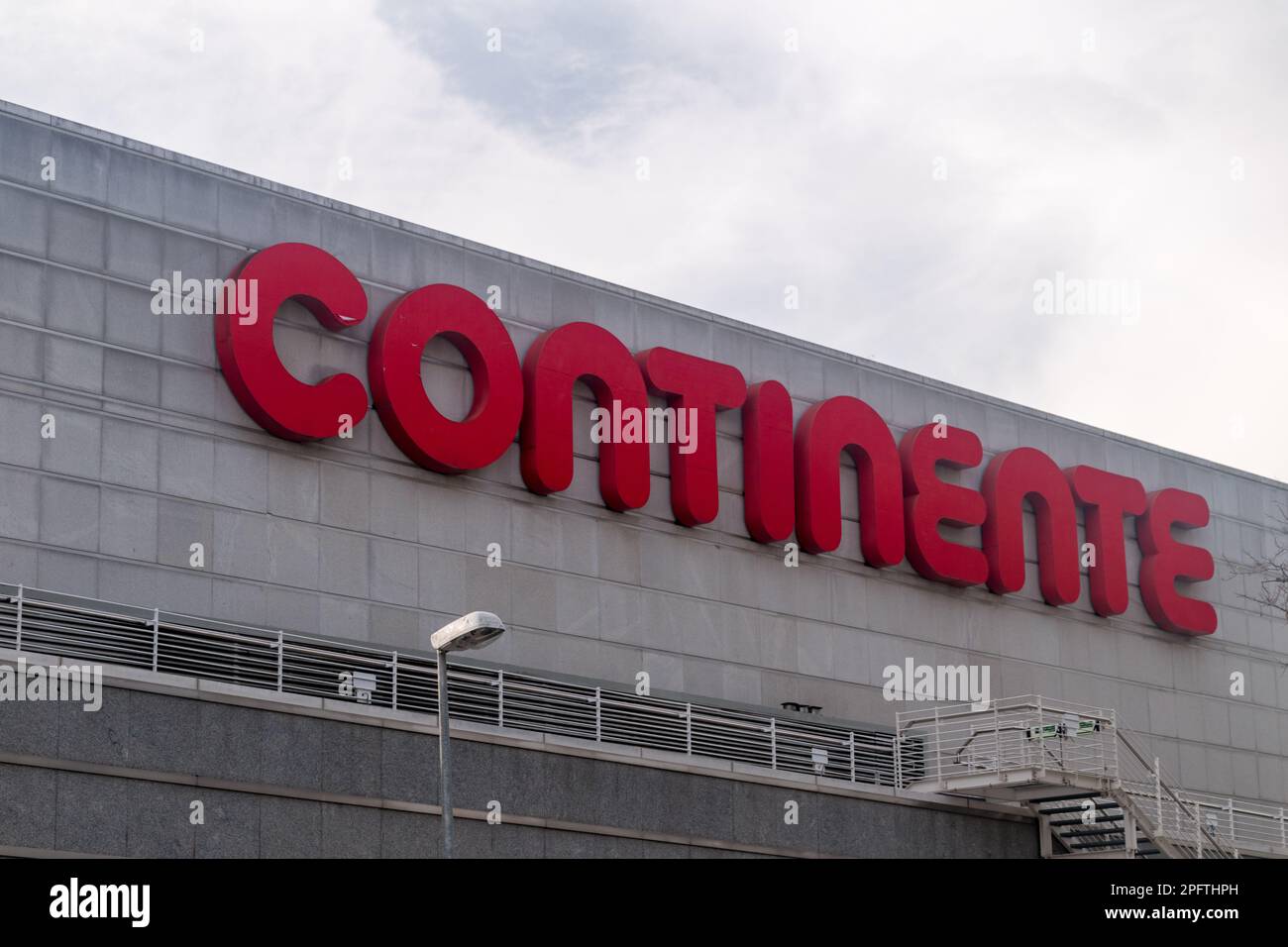 Continente supermarkt logo -Fotos und -Bildmaterial in hoher Auflösung ...