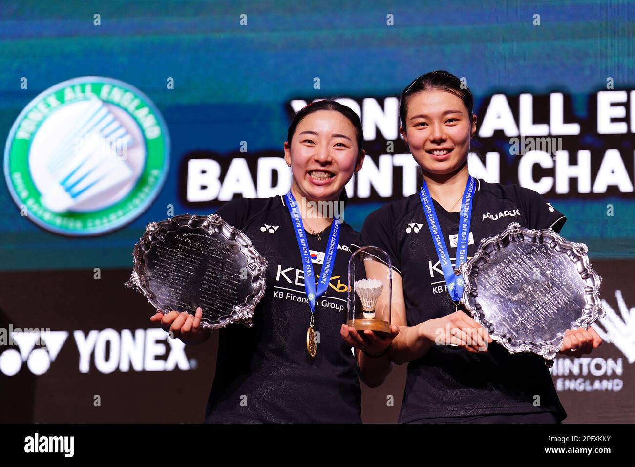 Kim so Yeong (rechts) und Kong Hee Yong aus Korea feiern den Sieg über Baek Ha Na und Lee so Hee ...