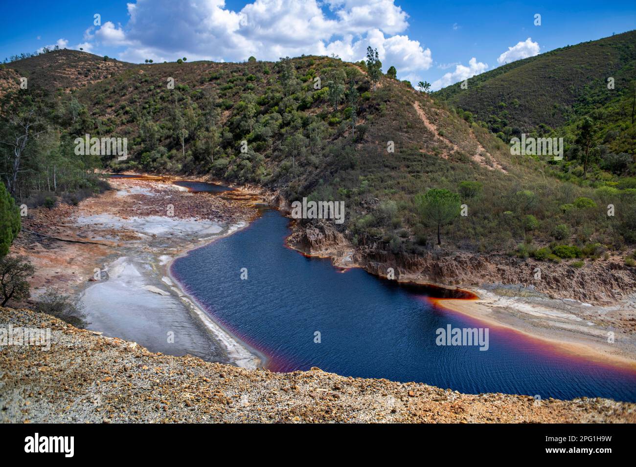 Blutrote Mineral-beladenes Wasser Rio Tinto Fluss Minas de Riotinto ...