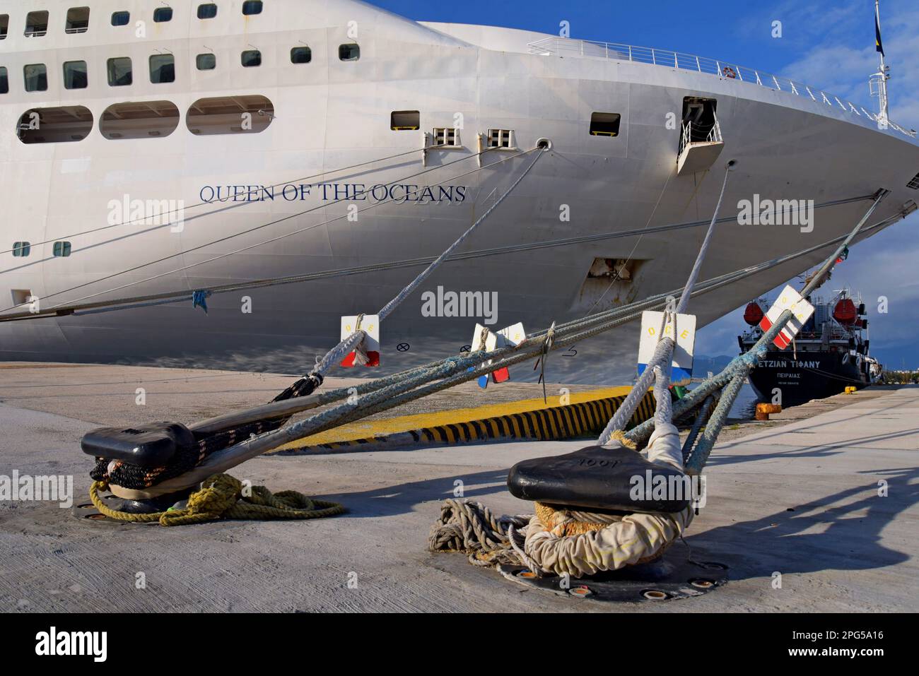 Das Kreuzfahrtschiff Queen of the Oceans gehört der Familie Iliopoulos ...